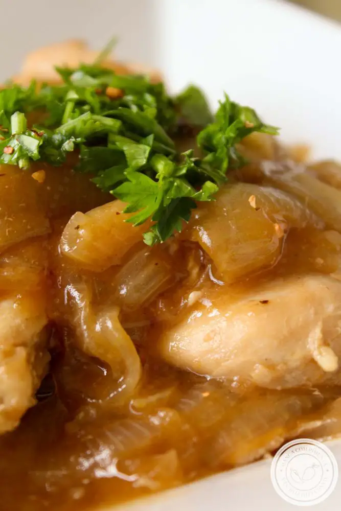 Filé de Frango com Molho de Cebola Francesa - Manga com Pimenta