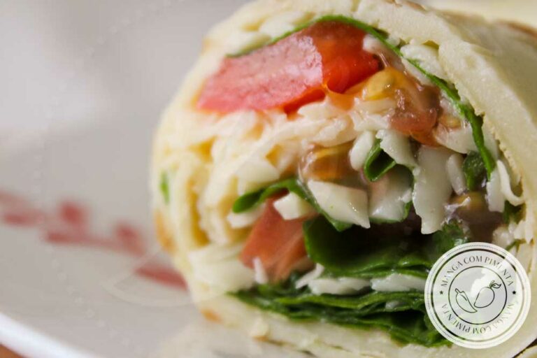 Panqueca Recheada com Rúcula, Tomate e Queijo - Manga com Pimenta